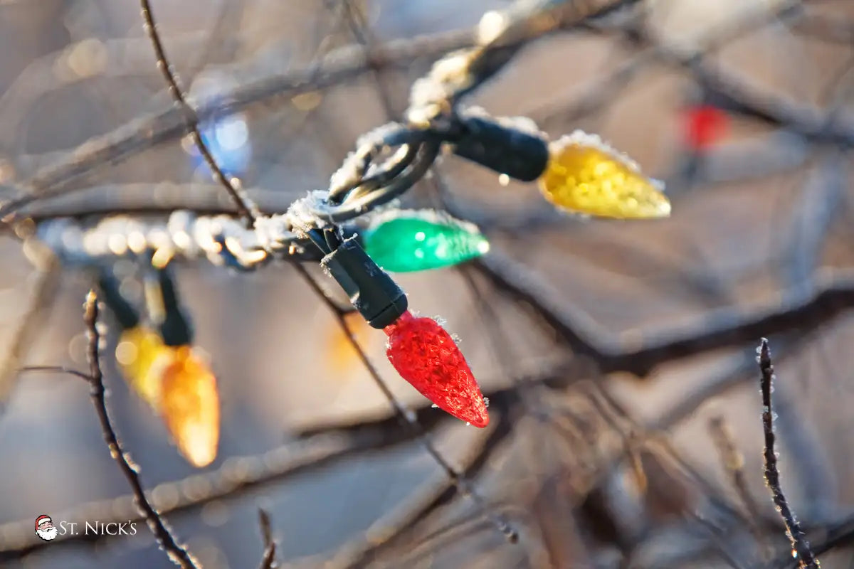 C7 vs C9 Christmas Lights: Size, Brightness & Best Uses – St. Nicks ...